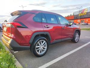 Red Toyota RAV4 2020 in Vilnius, with an engine capacity of 2.50 L and mileage of 90 thousand km for 33000 €, photo 3 on AUTOMOTO.COM.LV