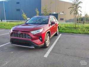 Red Toyota RAV4 2020 in Vilnius, with an engine capacity of 2.50 L and mileage of 90 thousand km for 33000 €, photo 4 on AUTOMOTO.COM.LV
