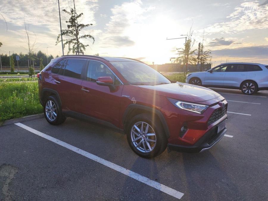 Red Toyota RAV4 2020 in Vilnius, with an engine capacity of 2.50 L and mileage of 90 thousand km for 33000 €, photo 5 on AUTOMOTO.COM.LV