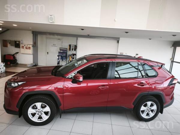Red Toyota RAV4 2020 in Riga, with an engine capacity of 2.50 L and mileage of 178 thousand km for 22900 €, photo 3 on AUTOMOTO.COM.LV