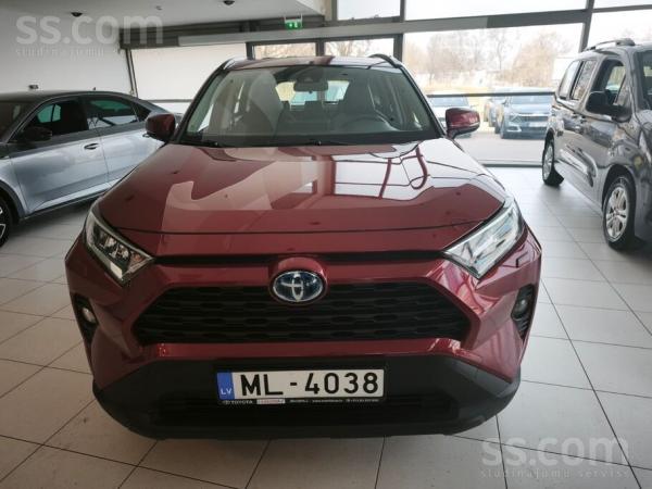 Red Toyota RAV4 2020 in Riga, with an engine capacity of 2.50 L and mileage of 178 thousand km for 22900 €, photo 6 on AUTOMOTO.COM.LV