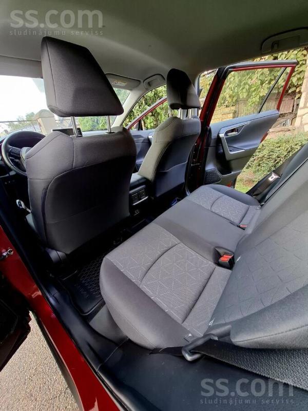 Red Toyota RAV4 2020 in Riga, with an engine capacity of 2.00 L and mileage of 72 thousand km for 22500 €, photo 9 on AUTOMOTO.COM.LV