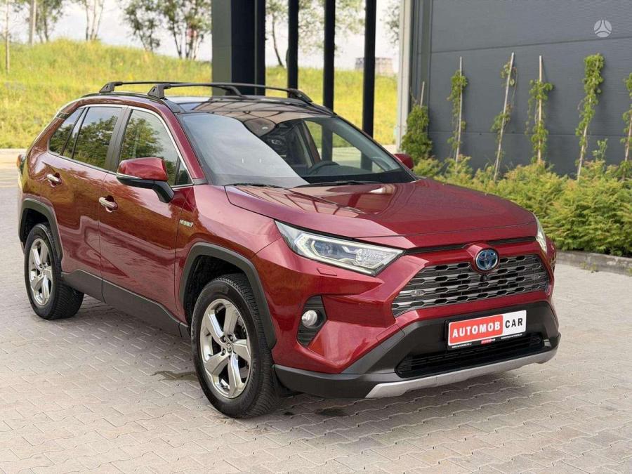 Red Toyota RAV4 2020 in Vilnius, with an engine capacity of 2.49 L and mileage of 147 thousand km for 28550 €, photo 4 on AUTOMOTO.COM.LV