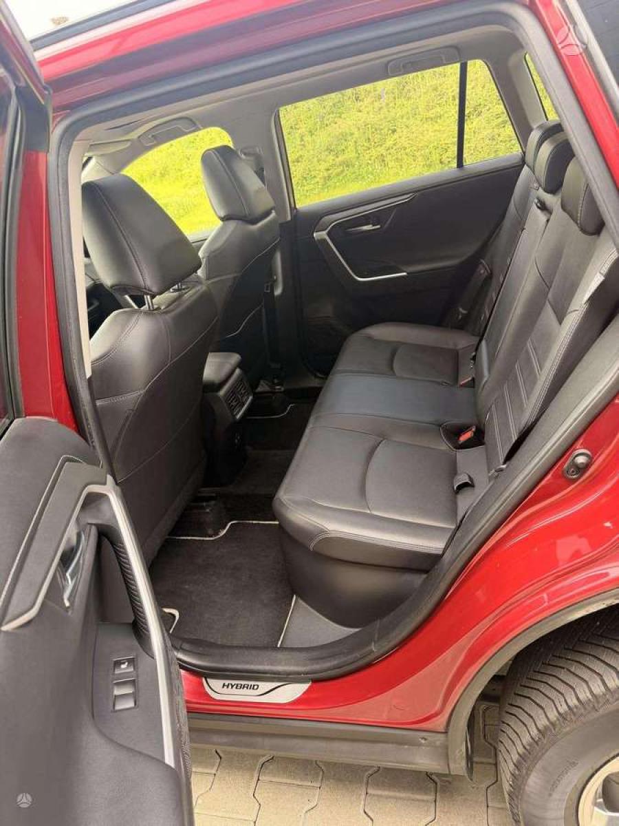 Red Toyota RAV4 2020 in Vilnius, with an engine capacity of 2.49 L and mileage of 147 thousand km for 28550 €, photo 23 on AUTOMOTO.COM.LV