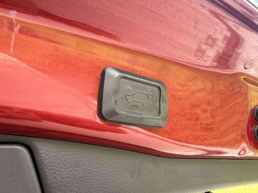 Red Toyota RAV4 2020 in Vilnius, with an engine capacity of 2.49 L and mileage of 147 thousand km for 28550 €, photo 28 on AUTOMOTO.COM.LV