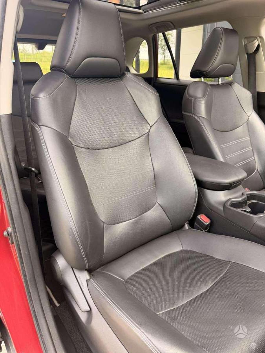Red Toyota RAV4 2020 in Vilnius, with an engine capacity of 2.49 L and mileage of 147 thousand km for 28550 €, photo 33 on AUTOMOTO.COM.LV