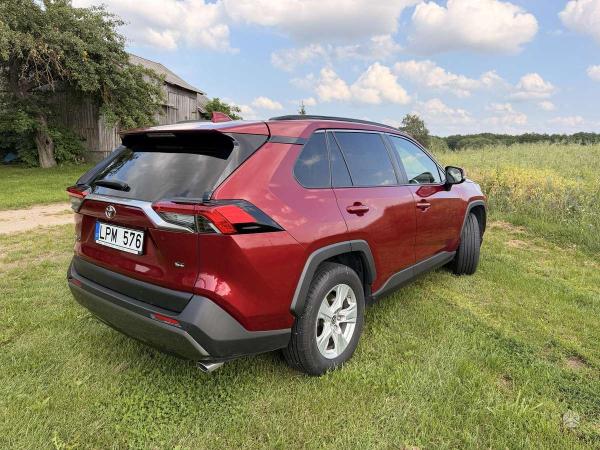 Red Toyota RAV4 2020 in Marijampole, with an engine capacity of 1.99 L and mileage of 109 thousand km for 21000 €, photo 2 on AUTOMOTO.COM.LV