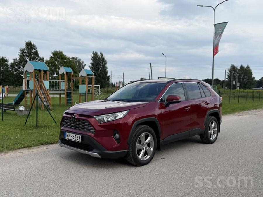 Red Toyota RAV4 2020 in Riga, with an engine capacity of 2.00 L and mileage of 41 thousand km for 28000 €, photo 1 on AUTOMOTO.COM.LV