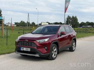 Red Toyota RAV4 2020 in Riga, with an engine capacity of 2.00 L and mileage of 41 thousand km for 28000 €, photo 3 on AUTOMOTO.COM.LV