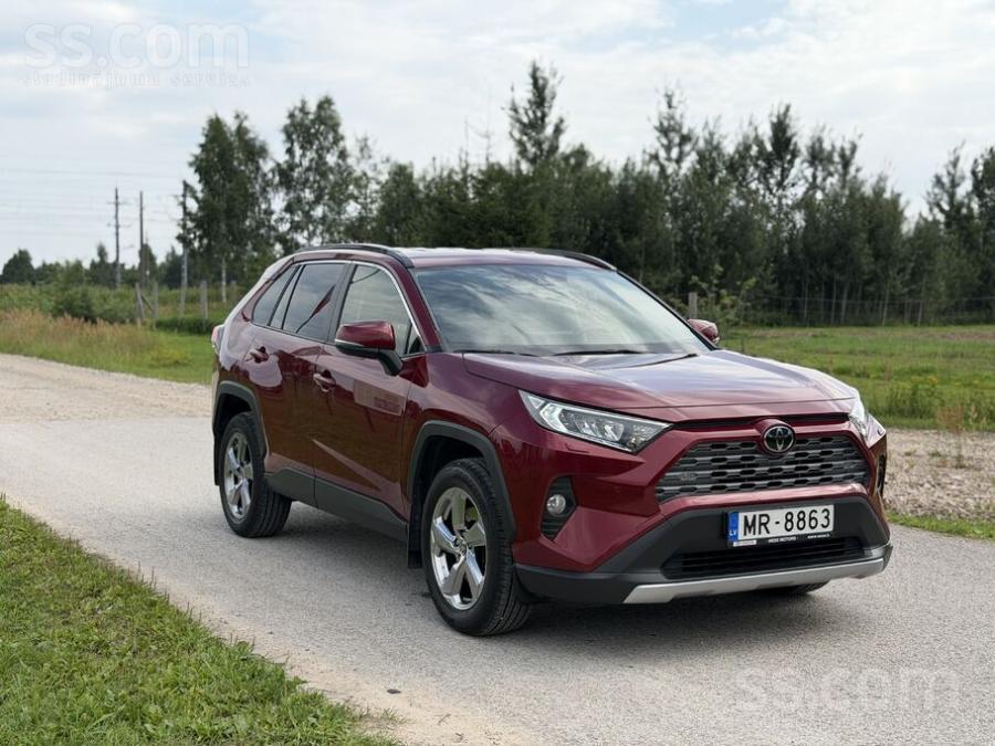 Red Toyota RAV4 2020 in Riga, with an engine capacity of 2.00 L and mileage of 41 thousand km for 28000 €, photo 4 on AUTOMOTO.COM.LV