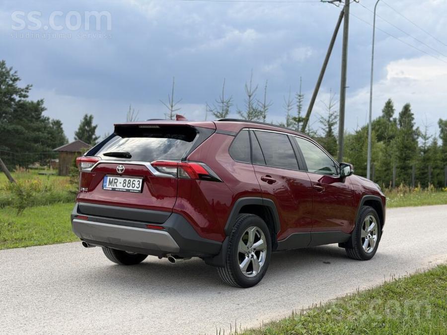Red Toyota RAV4 2020 in Riga, with an engine capacity of 2.00 L and mileage of 41 thousand km for 28000 €, photo 5 on AUTOMOTO.COM.LV