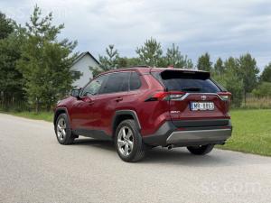 Red Toyota RAV4 2020 in Riga, with an engine capacity of 2.00 L and mileage of 41 thousand km for 28000 €, photo 6 on AUTOMOTO.COM.LV