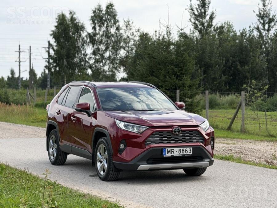 Red Toyota RAV4 2020 in Riga, with an engine capacity of 2.00 L and mileage of 41 thousand km for 28000 €, photo 8 on AUTOMOTO.COM.LV