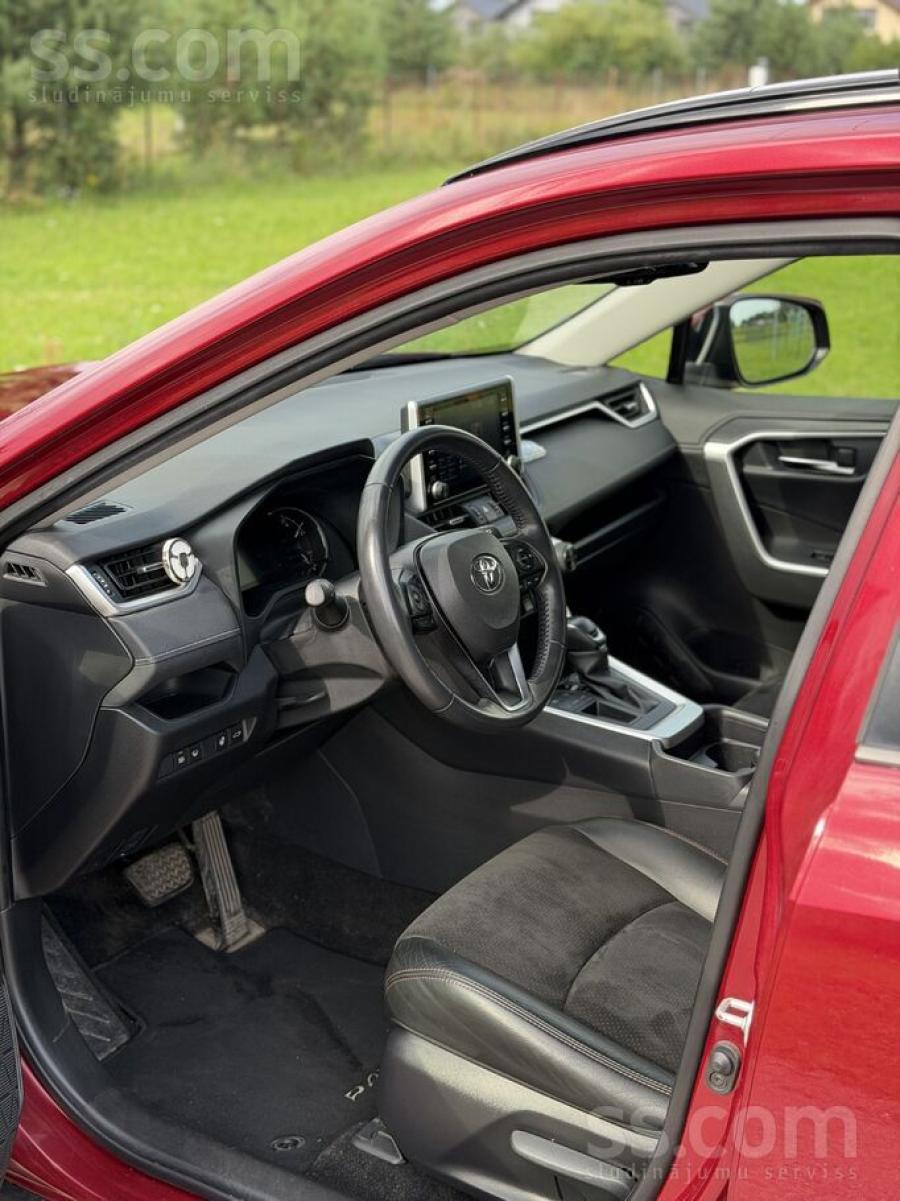 Red Toyota RAV4 2020 in Riga, with an engine capacity of 2.00 L and mileage of 41 thousand km for 28000 €, photo 10 on AUTOMOTO.COM.LV