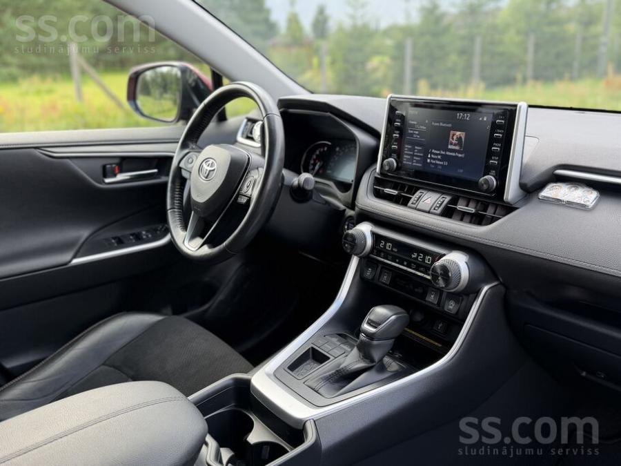 Red Toyota RAV4 2020 in Riga, with an engine capacity of 2.00 L and mileage of 41 thousand km for 28000 €, photo 13 on AUTOMOTO.COM.LV