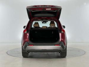 Red Toyota RAV4 2020 in Vilnius, with an engine capacity of 1.99 L and mileage of 89 thousand km for 26900 €, photo 11 on AUTOMOTO.COM.LV