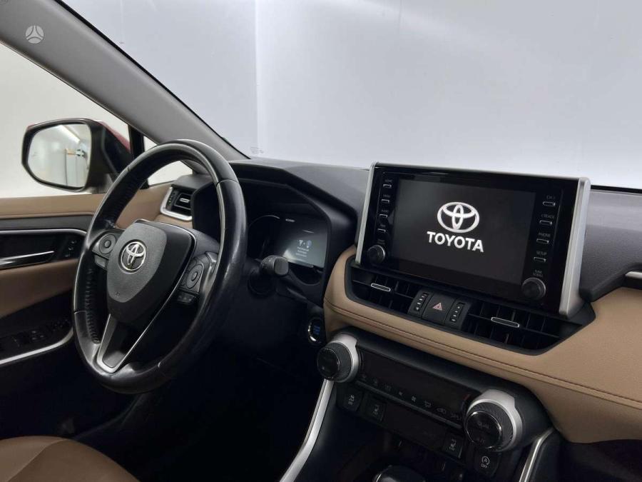 Red Toyota RAV4 2020 in Vilnius, with an engine capacity of 1.99 L and mileage of 89 thousand km for 26900 €, photo 15 on AUTOMOTO.COM.LV
