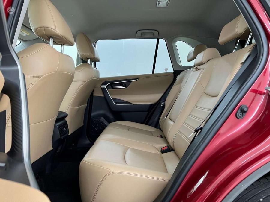 Red Toyota RAV4 2020 in Vilnius, with an engine capacity of 1.99 L and mileage of 89 thousand km for 26900 €, photo 20 on AUTOMOTO.COM.LV