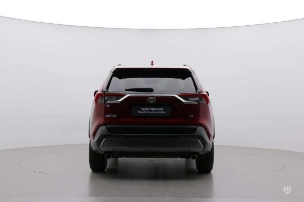 Red Toyota RAV4 2020 in Vilnius, with an engine capacity of 1.99 L and mileage of 109 thousand km for 23700 €, photo 5 on AUTOMOTO.COM.LV