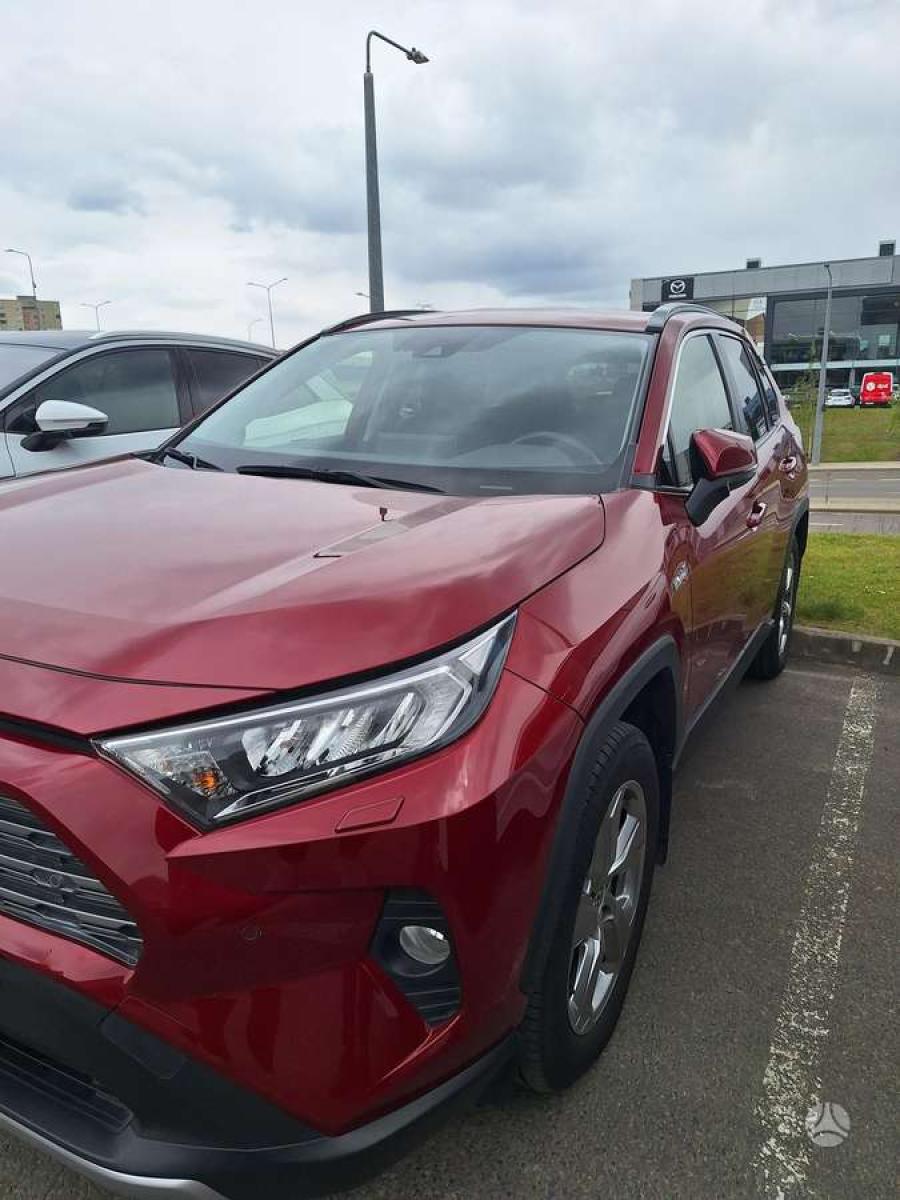 Red Toyota RAV4 2020 in Vilnius, with an engine capacity of 2.50 L and mileage of 66 thousand km for 29500 €, photo 1 on AUTOMOTO.COM.LV
