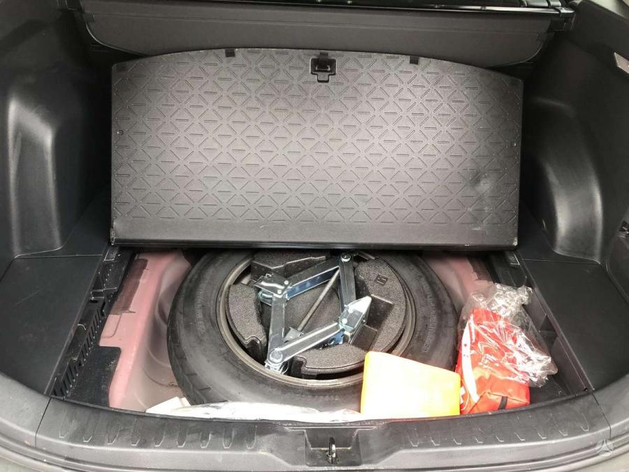 Red Toyota RAV4 2020 in Vilnius, with an engine capacity of 2.50 L and mileage of 66 thousand km for 29500 €, photo 5 on AUTOMOTO.COM.LV