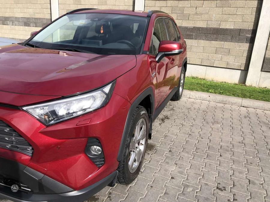 Red Toyota RAV4 2020 in Vilnius, with an engine capacity of 2.50 L and mileage of 66 thousand km for 29500 €, photo 17 on AUTOMOTO.COM.LV