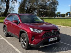Red Toyota RAV4 2020 in Riga, with an engine capacity of 2.50 L and mileage of 52 thousand km for 26500 €, photo  on AUTOMOTO.COM.LV