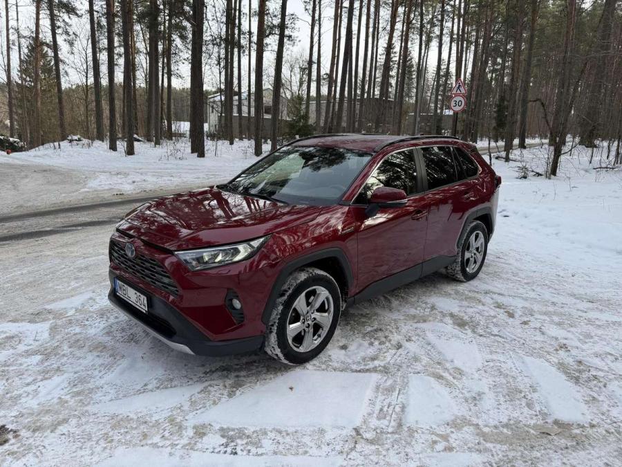 Sarkans Toyota RAV4 2021 Viļņa, ar dzinēja tilpumu 2.49 L un nobraukumu 107 tūkst. km par 28000 €, foto 1 vietnē AUTOMOTO.COM.LV