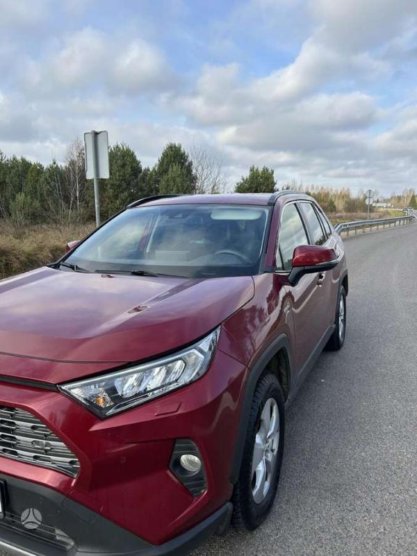 Sarkans Toyota RAV4 2021 Viļņa, ar dzinēja tilpumu 2.49 L un nobraukumu 131 tūkst. km par 26997 €, foto 4 vietnē AUTOMOTO.COM.LV