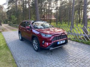 Sarkans Toyota RAV4 2021 Tallina, ar dzinēja tilpumu 2.00 L un nobraukumu 58 tūkst. km par 36000 €, foto  vietnē AUTOMOTO.COM.LV