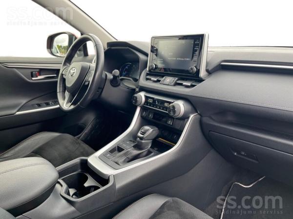 Sarkans Toyota RAV4 2021 Rīga, ar dzinēja tilpumu 2.50 L un nobraukumu 73 tūkst. km par 28990 €, foto 6 vietnē AUTOMOTO.COM.LV
