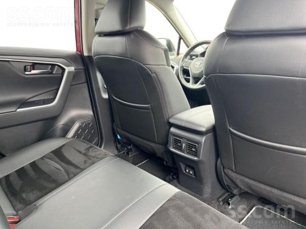 Sarkans Toyota RAV4 2021 Rīga, ar dzinēja tilpumu 2.50 L un nobraukumu 73 tūkst. km par 28990 €, foto 7 vietnē AUTOMOTO.COM.LV