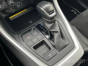 Sarkans Toyota RAV4 2021 Rīga, ar dzinēja tilpumu 2.50 L un nobraukumu 73 tūkst. km par 28990 €, foto 17 vietnē AUTOMOTO.COM.LV
