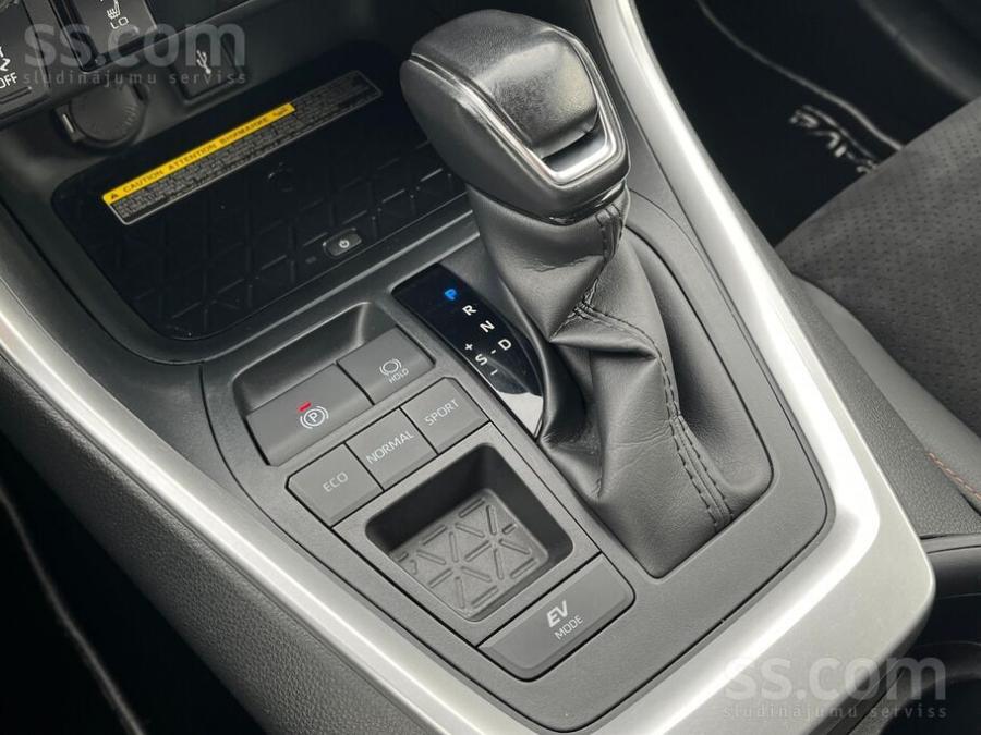 Sarkans Toyota RAV4 2021 Rīga, ar dzinēja tilpumu 2.50 L un nobraukumu 73 tūkst. km par 28990 €, foto 17 vietnē AUTOMOTO.COM.LV