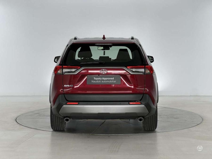 Red Toyota RAV4 2021 in Vilnius, with an engine capacity of 1.99 L and mileage of 115 thousand km for 23900 €, photo 5 on AUTOMOTO.COM.LV