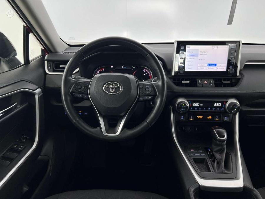 Red Toyota RAV4 2021 in Vilnius, with an engine capacity of 1.99 L and mileage of 115 thousand km for 23900 €, photo 10 on AUTOMOTO.COM.LV