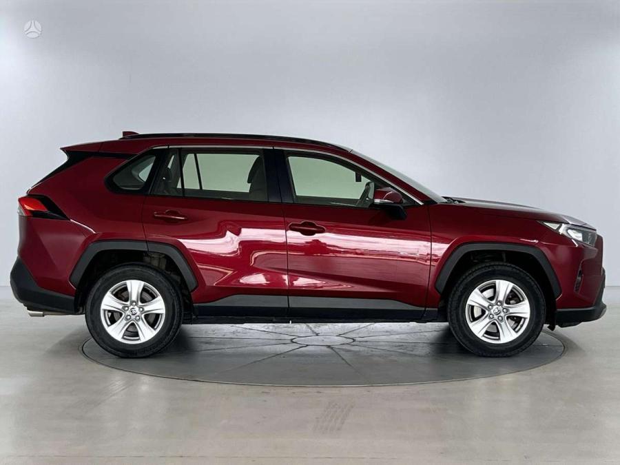 Red Toyota RAV4 2021 in Vilnius, with an engine capacity of 1.99 L and mileage of 115 thousand km for 23900 €, photo 17 on AUTOMOTO.COM.LV