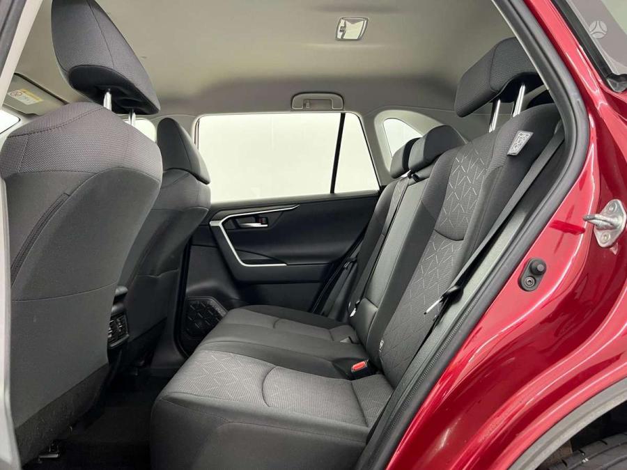 Red Toyota RAV4 2021 in Vilnius, with an engine capacity of 1.99 L and mileage of 115 thousand km for 23900 €, photo 20 on AUTOMOTO.COM.LV