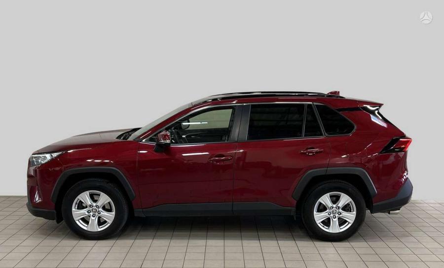 Red Toyota RAV4 2021 in Kaunas, with an engine capacity of 1.99 L and mileage of 139 thousand km for 20700 €, photo 3 on AUTOMOTO.COM.LV
