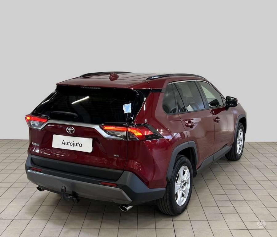 Red Toyota RAV4 2021 in Kaunas, with an engine capacity of 1.99 L and mileage of 139 thousand km for 20700 €, photo 5 on AUTOMOTO.COM.LV
