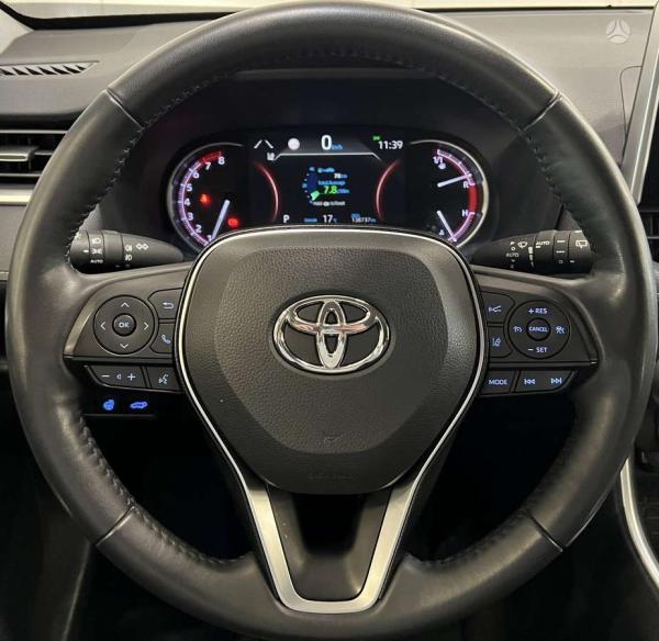 Red Toyota RAV4 2021 in Kaunas, with an engine capacity of 1.99 L and mileage of 139 thousand km for 20700 €, photo 6 on AUTOMOTO.COM.LV