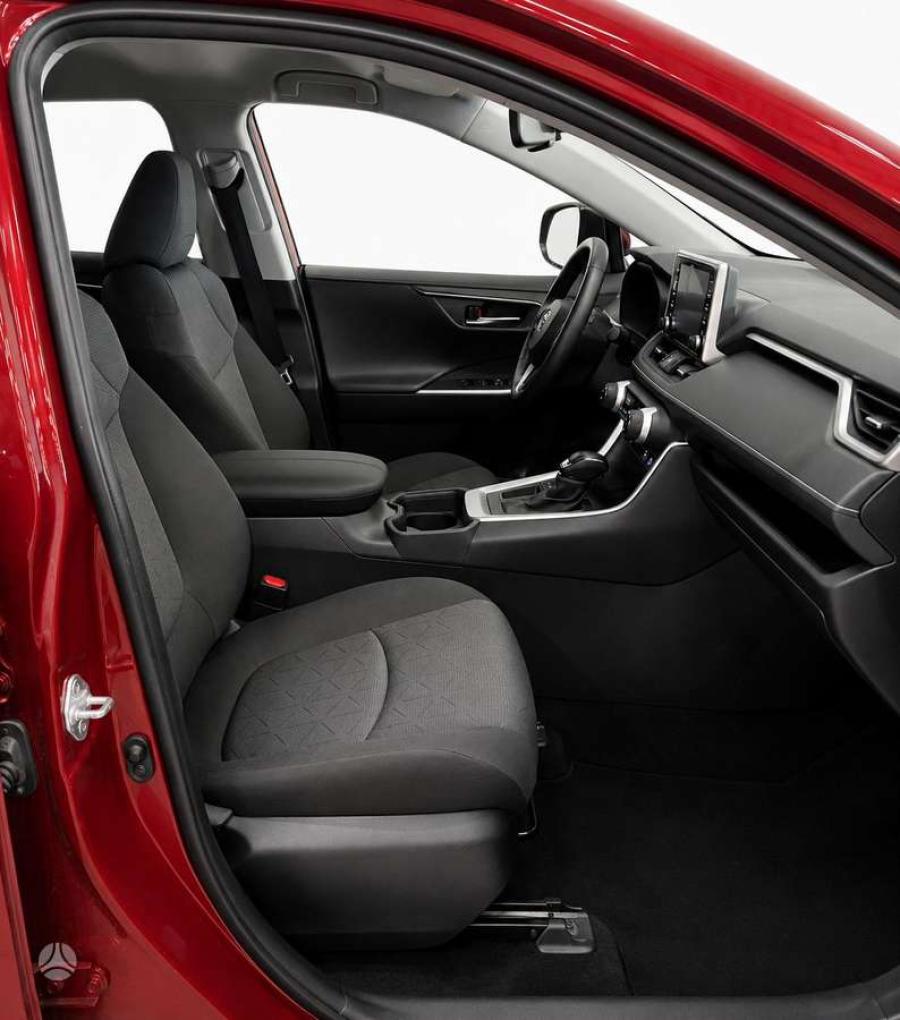 Red Toyota RAV4 2021 in Kaunas, with an engine capacity of 1.99 L and mileage of 139 thousand km for 20700 €, photo 9 on AUTOMOTO.COM.LV