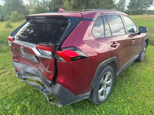 Red Toyota RAV4 2021 in Vilnius, with an engine capacity of 2.50 L and mileage of 130 thousand km for 18790 €, photo 5 on AUTOMOTO.COM.LV