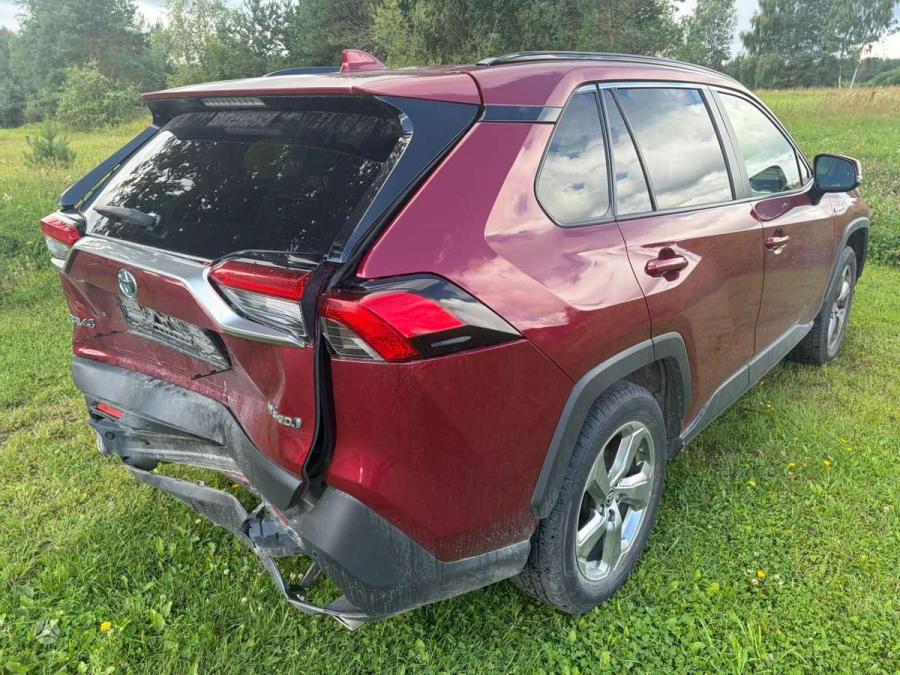Red Toyota RAV4 2021 in Vilnius, with an engine capacity of 2.50 L and mileage of 130 thousand km for 18790 €, photo 5 on AUTOMOTO.COM.LV