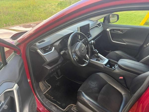 Sarkans Toyota RAV4 2021 Viļņa, ar dzinēja tilpumu 2.50 L un nobraukumu 130 tūkst. km par 18790 €, foto 5 vietnē AUTOMOTO.COM.LV