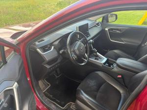 Red Toyota RAV4 2021 in Vilnius, with an engine capacity of 2.50 L and mileage of 130 thousand km for 18790 €, photo 6 on AUTOMOTO.COM.LV