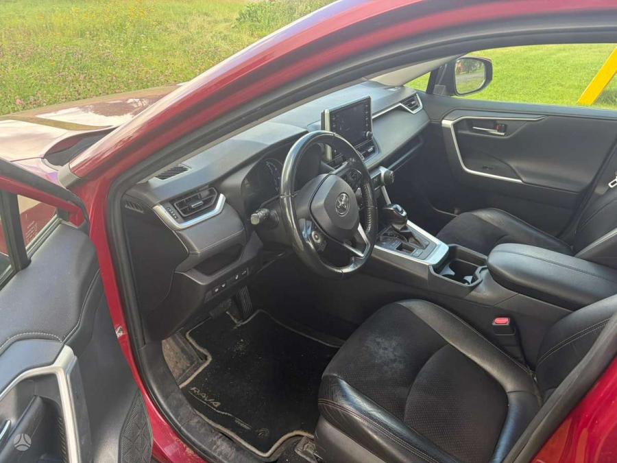 Red Toyota RAV4 2021 in Vilnius, with an engine capacity of 2.50 L and mileage of 130 thousand km for 18790 €, photo 6 on AUTOMOTO.COM.LV