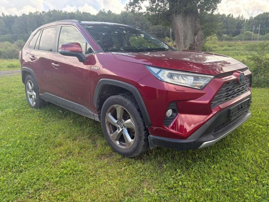 Red Toyota RAV4 2021 in Vilnius, with an engine capacity of 2.50 L and mileage of 130 thousand km for 18790 €, photo 7 on AUTOMOTO.COM.LV