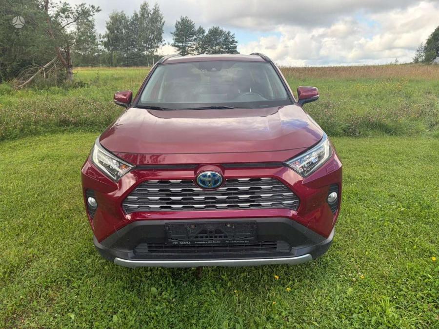 Red Toyota RAV4 2021 in Vilnius, with an engine capacity of 2.50 L and mileage of 130 thousand km for 18790 €, photo 8 on AUTOMOTO.COM.LV