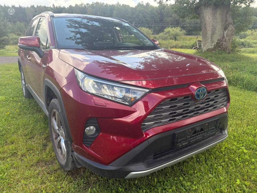 Red Toyota RAV4 2021 in Vilnius, with an engine capacity of 2.50 L and mileage of 130 thousand km for 18790 €, photo 9 on AUTOMOTO.COM.LV